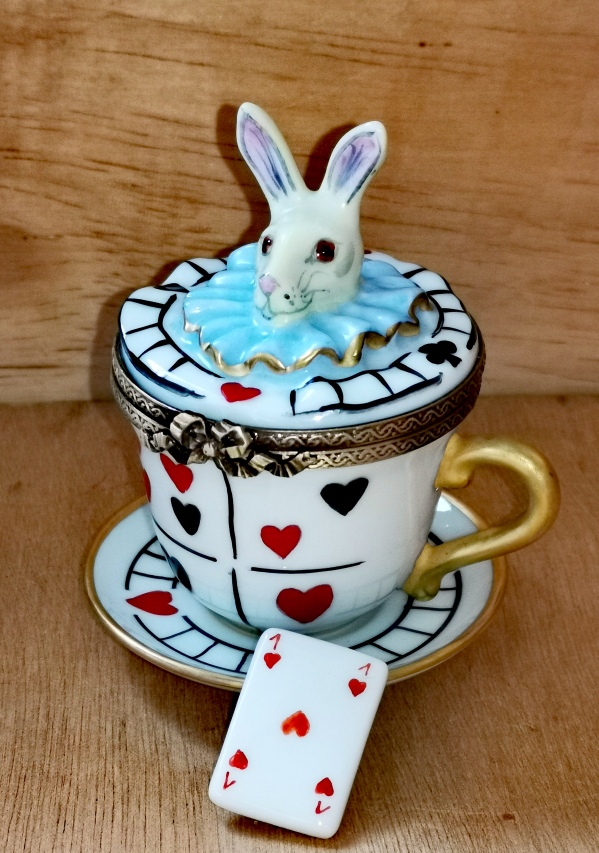 Alice in Wonderland Rabbit Tea cup + card – Limoges Diffusion